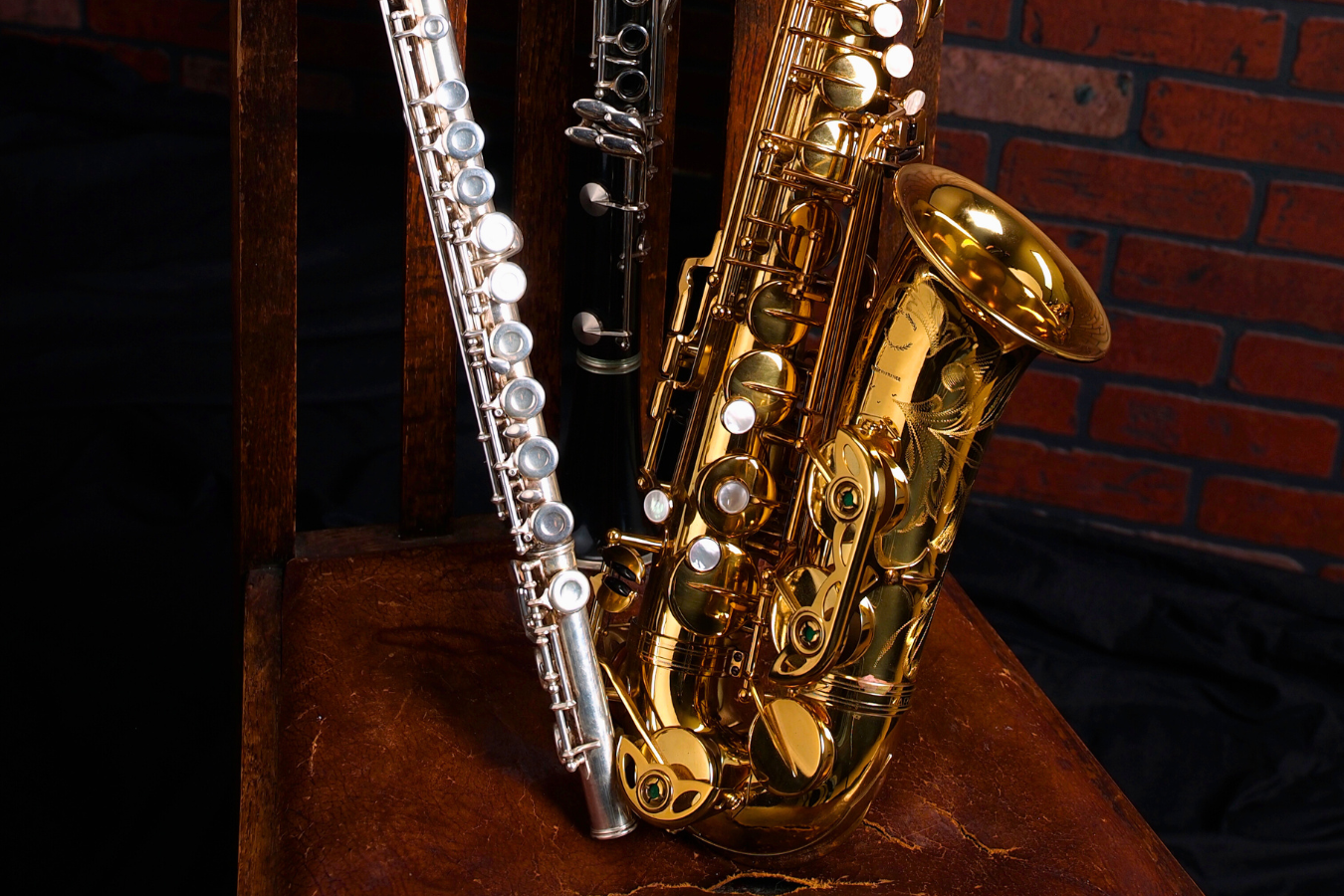 Clarinet vs Saxophone: Which is Easier to Play? - PlayWoodwinds