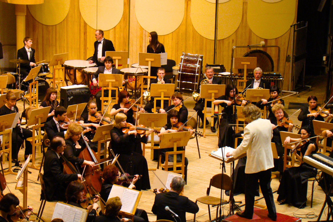 Clarinets in an Orchestra: Placement and Role Explained - PlayWoodwinds