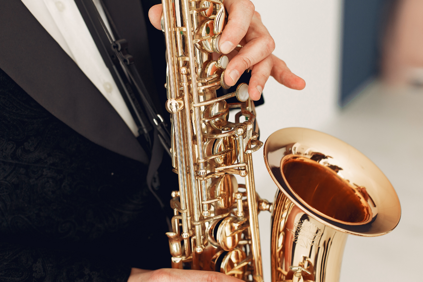 Why does my saxophone sound flat/sharp? Common causes and solutions ...