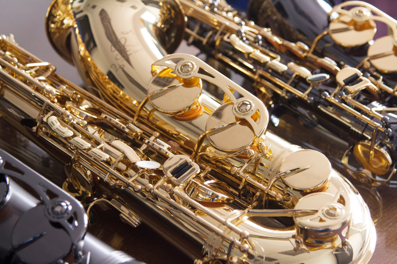 What’s the difference between alto and tenor saxophones? Size, Sound ...